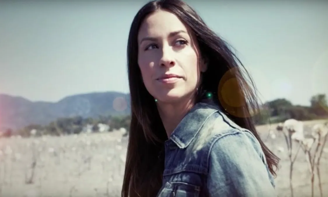 Alanis Morissette retorna ao Brasil com turnê especial após 12 anos