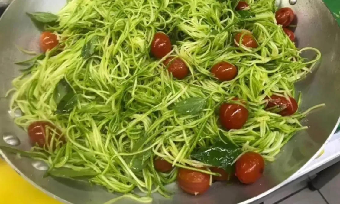 Almoço fit: aprenda a preparar espaguete de abobrinha em 45 minutos