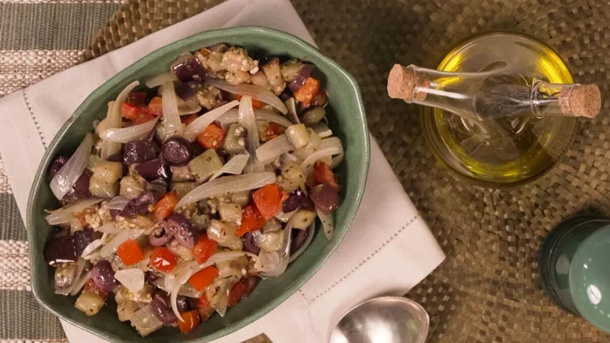 Almoço fit: veja como fazer salada de berinjela em 20 minutos