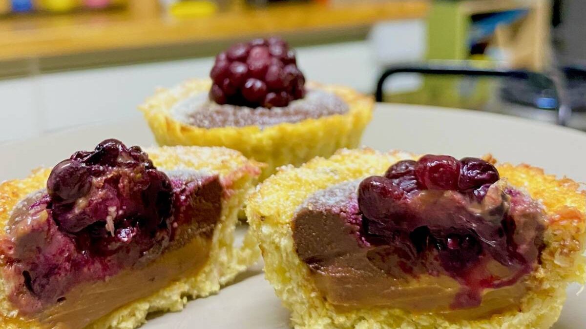 Aprenda tortinha de chocolate sem farinha e sem açúcar na airfryer