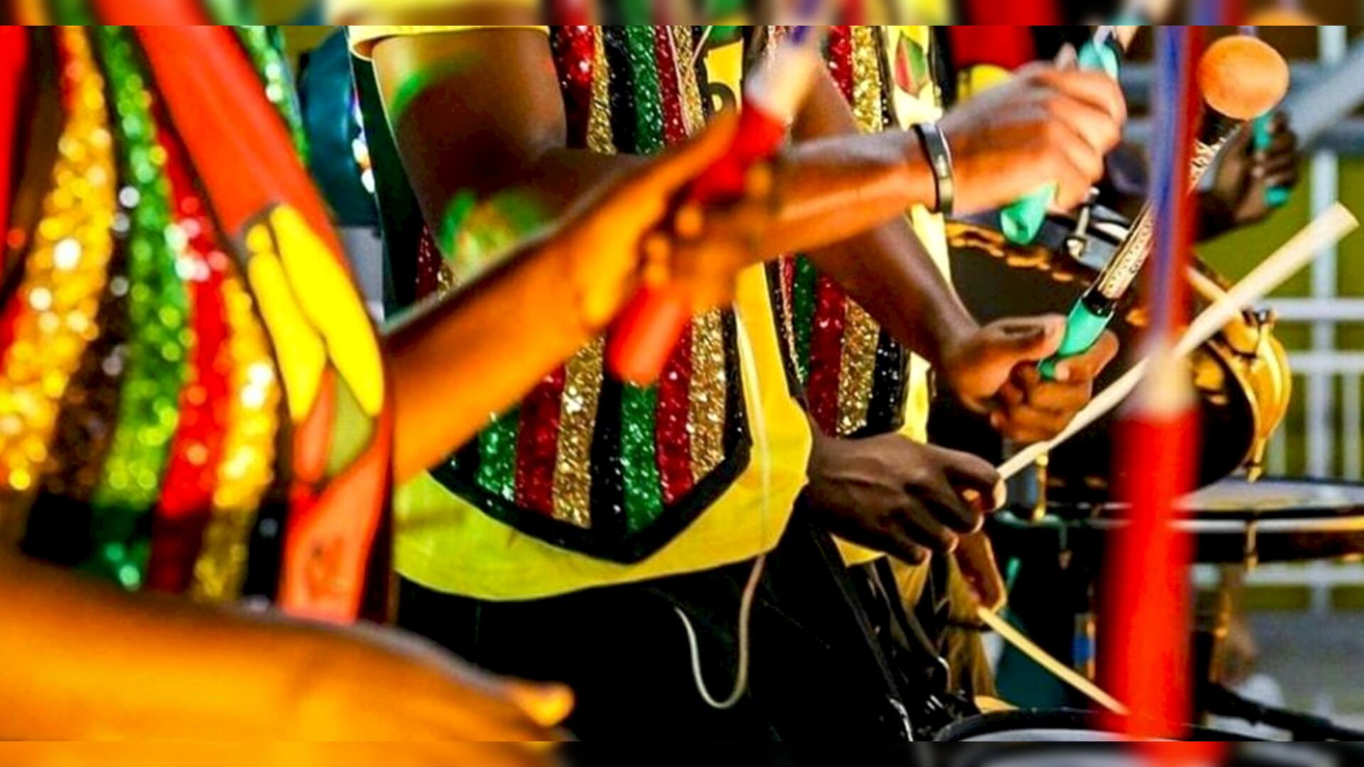 Olodum promove aula pública de percussão Olodum promove aula pública de percussão