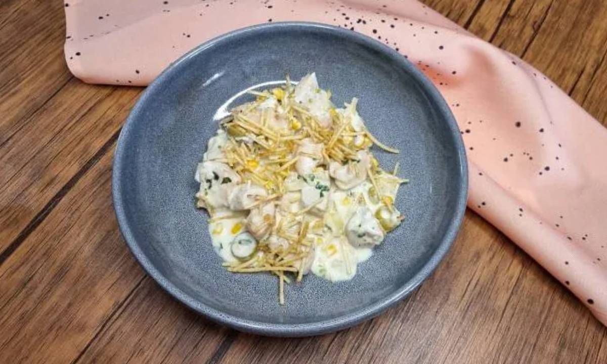 Almoço fit: aprenda a fazer um fricassê de frango light em 40 minutos