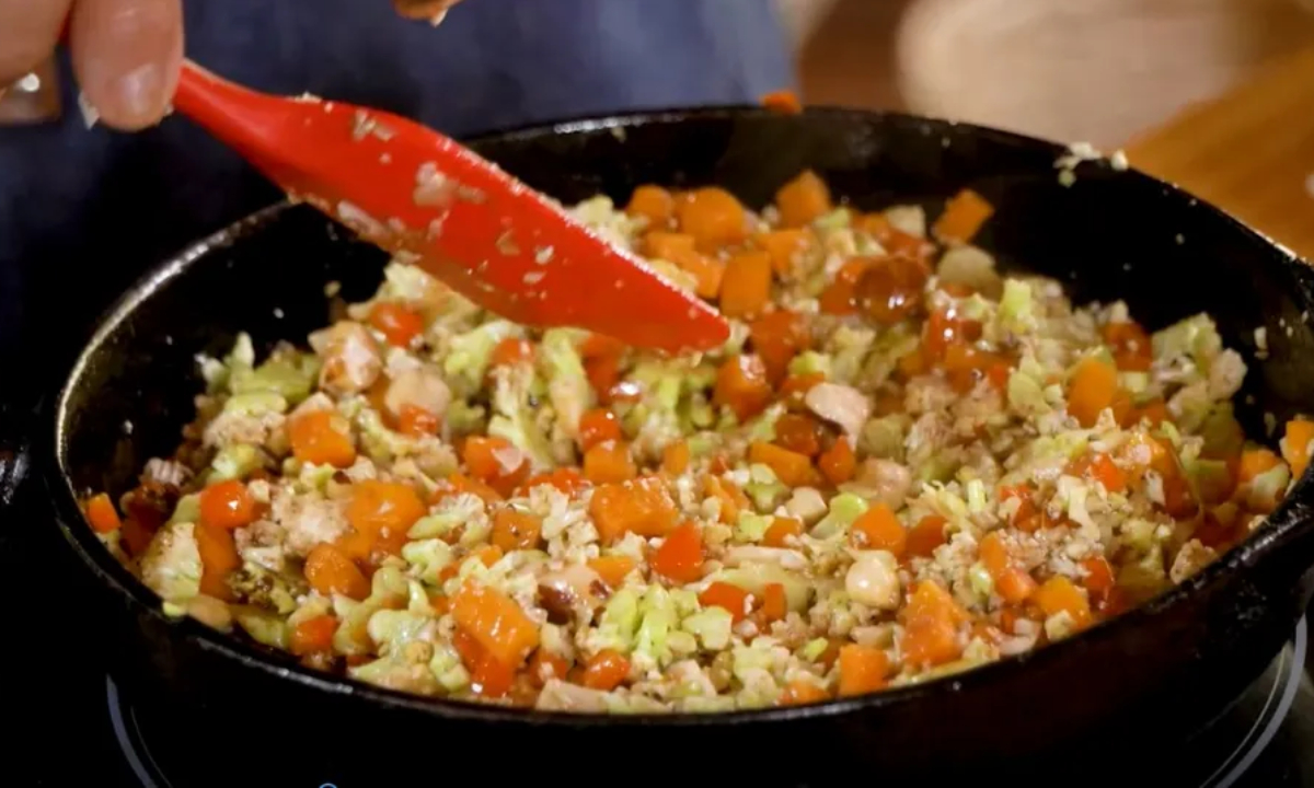 Almoço fit: veja como fazer arroz de couve-flor em 40 minutos