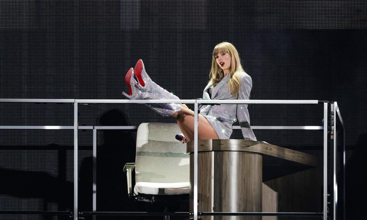 Taylor Swift comemora sucesso da nova turnê; veja