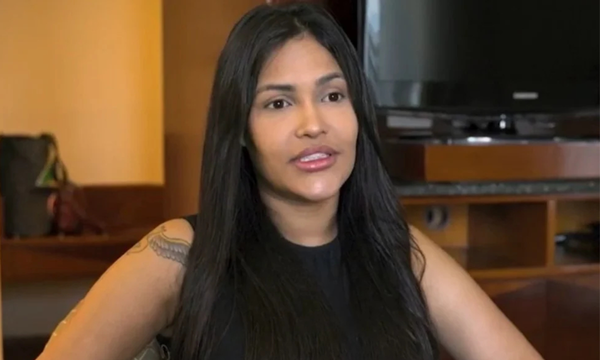 Ex-BBB Flay assusta web com reação ao chip da beleza