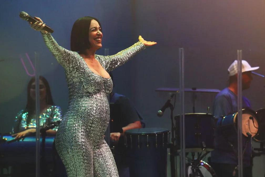 Roberta Sá lança novo álbum fruto de gravação de show no Rio