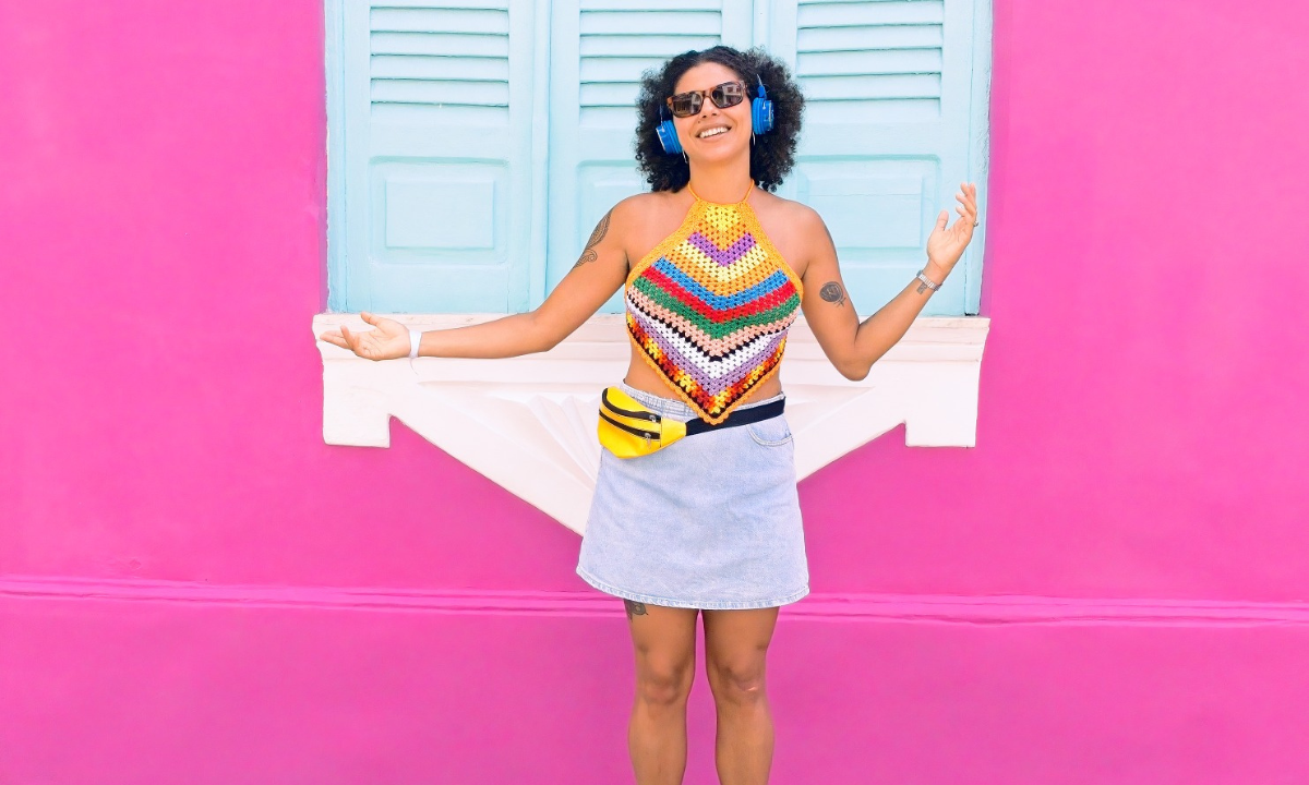 Bruna Rocha lança primeiro single às vésperas do Dia dos Namorados