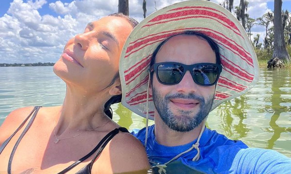 Daniel Cady posa com Ivete Sangalo em ilha dos EUA: 'Banho de sol'