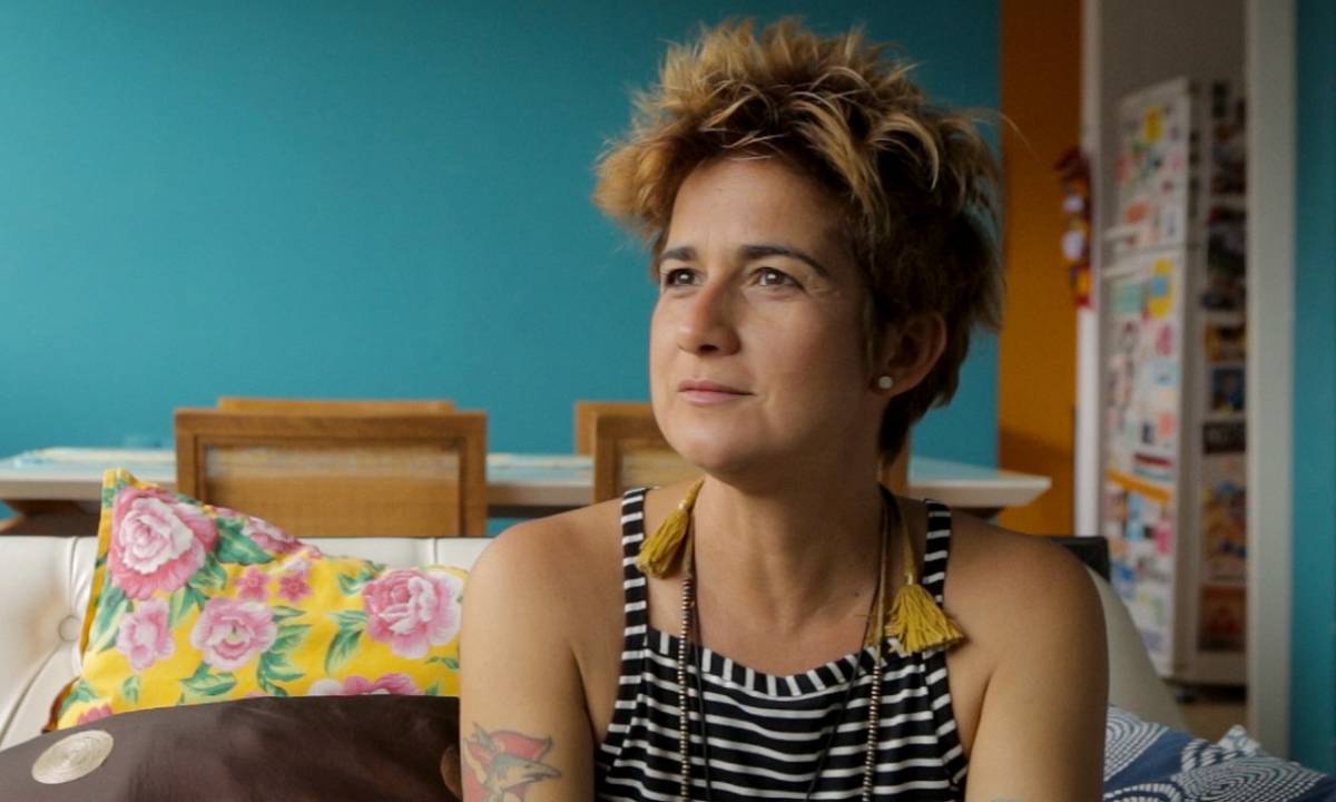 Lan Lanh reage ao ver foto da esposa com Paolla Oliveira