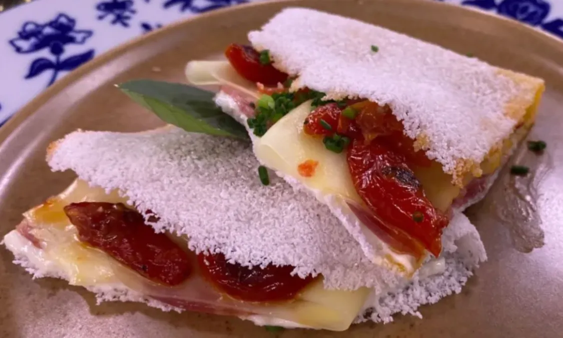 Café da manhã: veja como fazer tapioca com queijo e tomate em 20 minutos