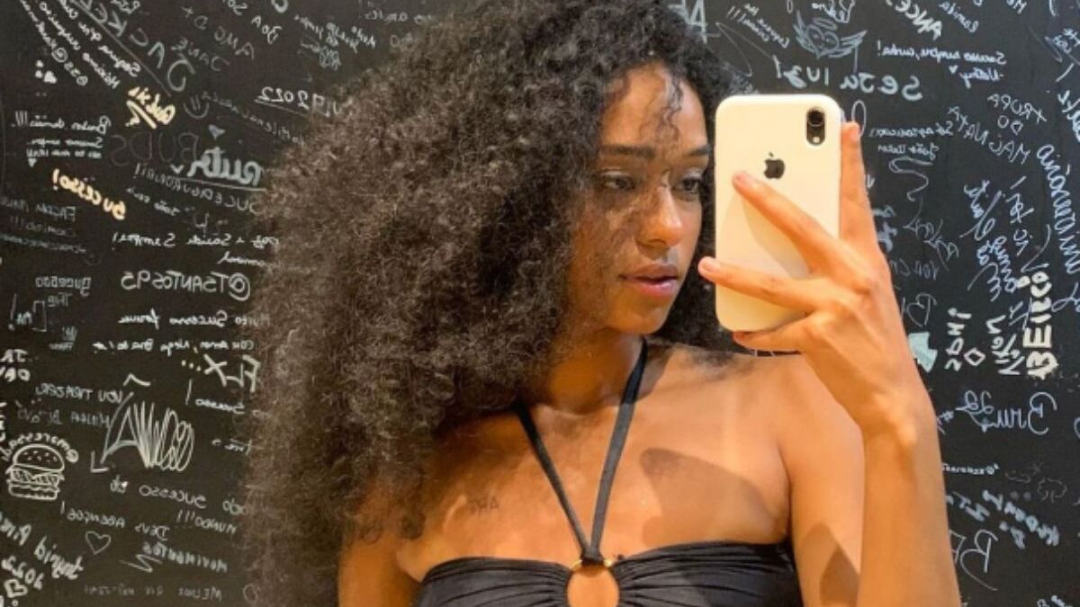 Corpo da atriz Ísis Freitas é sepultado no Rio de Janeiro