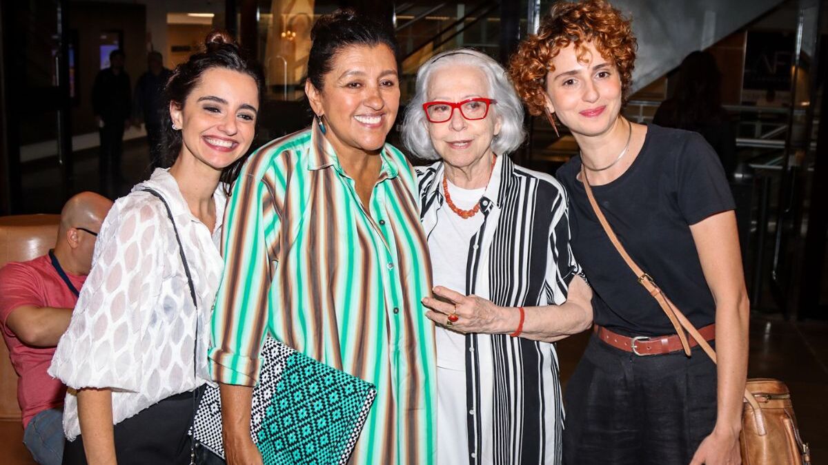 Regina Casé e Fernanda Montenegro participam da pré-estreia de filme; FOTOS