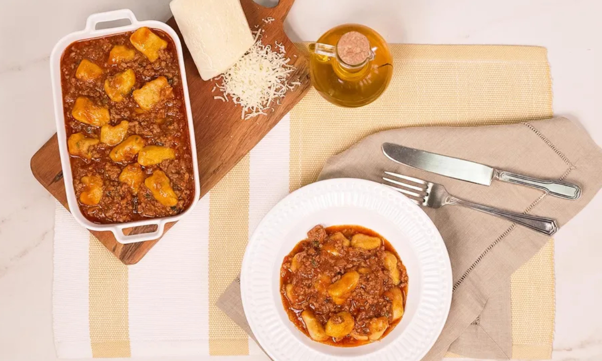 Aprenda como fazer receita de nhoque à bolonhesa para o almoço