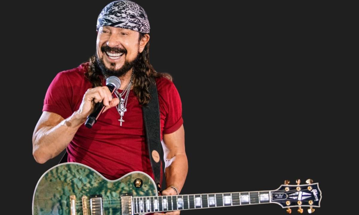 Bell Marques relembra carreira em passeio por Salvador; VÍDEO