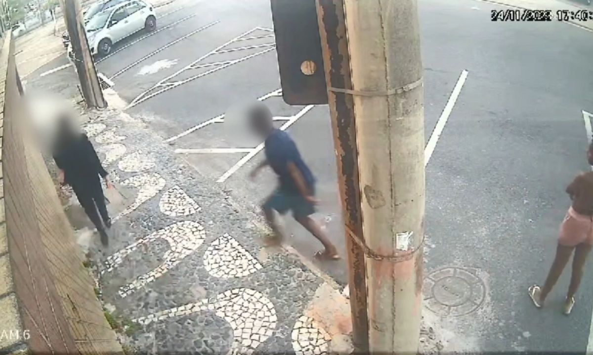 Câmera De Segurança Flagra Momento Em Que Mulher é Assaltada Na Pituba