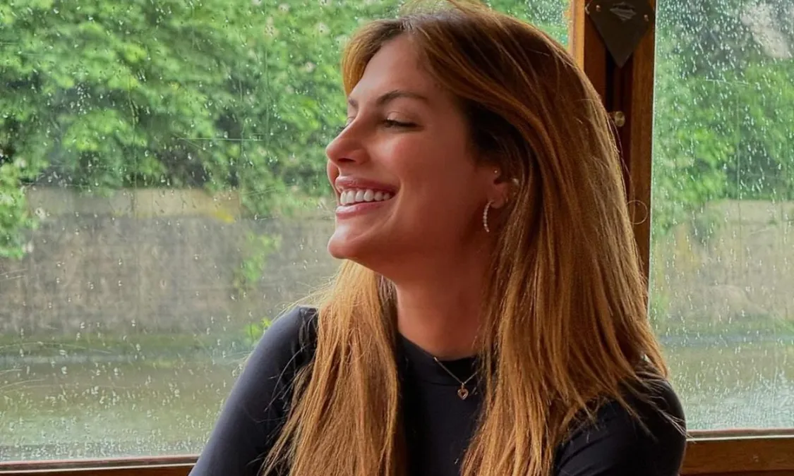 Mari Gonzalez aparece em clima de romance com filho de Bell Marques