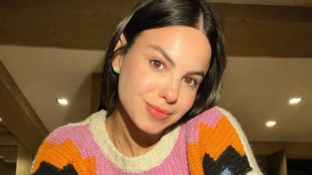 Sthefany Brito anuncia gravidez: 'Tem baby no forninho'