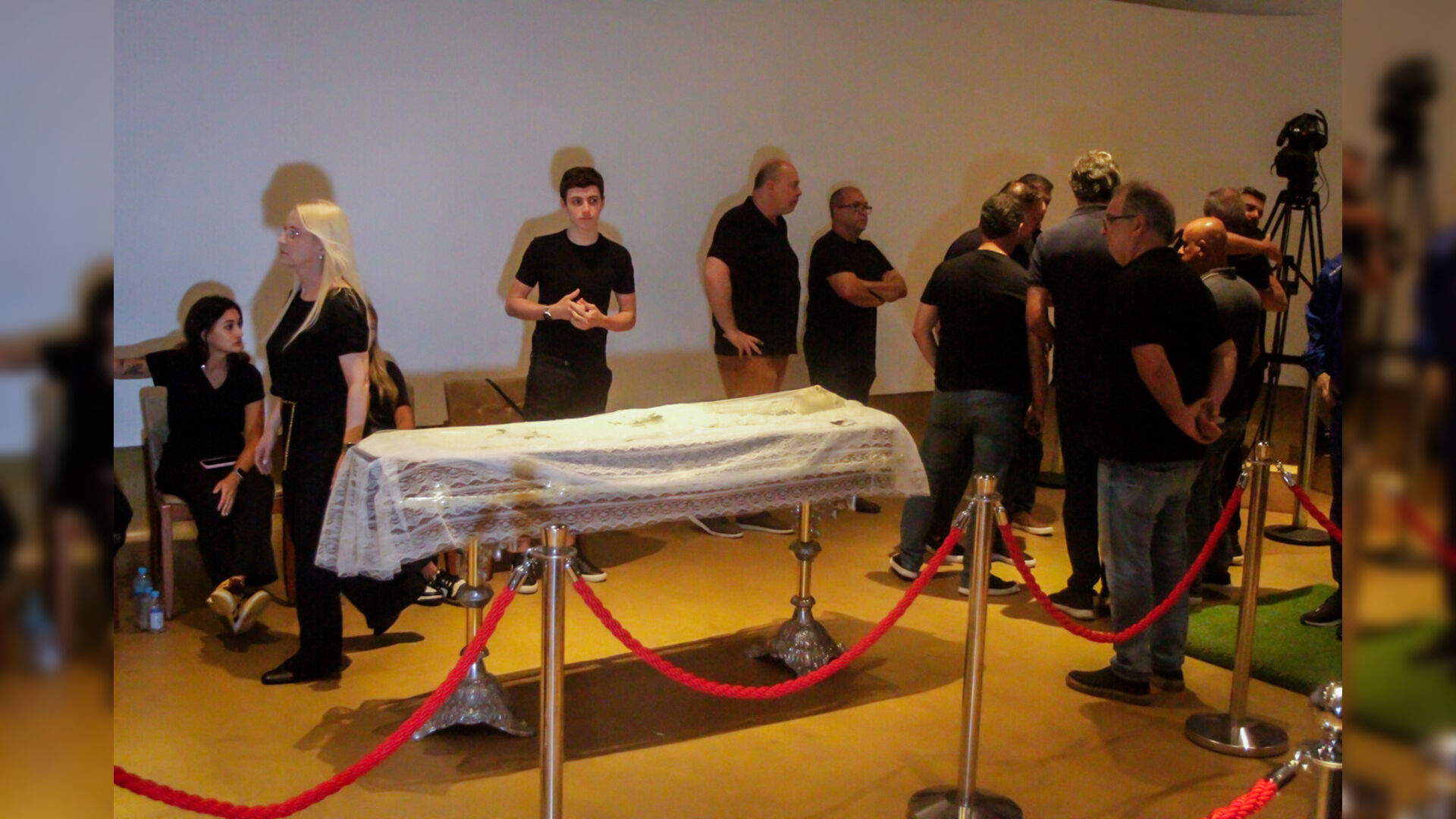 Amigos e familiares se despedem de Zagallo em velório na sede da CBF