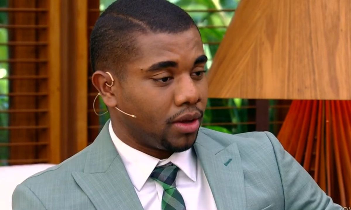 Davi fala sobre sonho de ser médico: 'Dar orgulho a minha mãe'