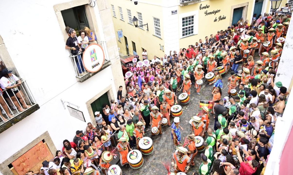 Fotos: veja como foi abertura do Carnaval com desfile do Olodum