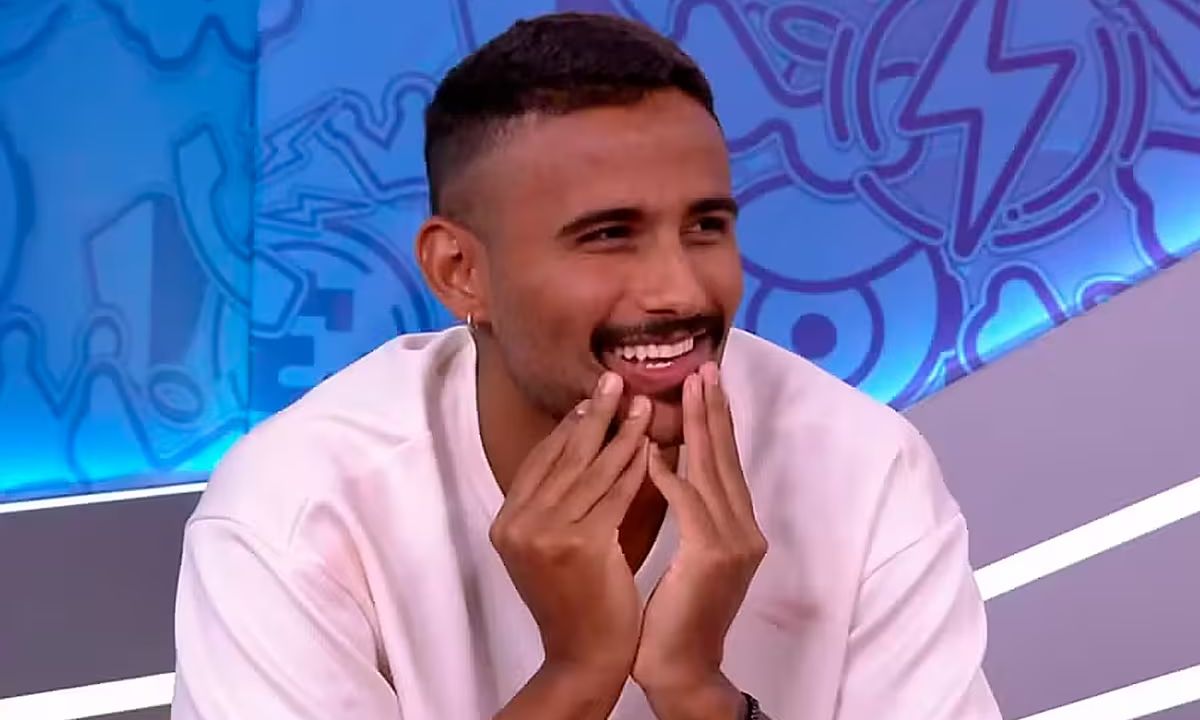 Lucas Pizane mostra interesse em entrar no Parangolé: 'Currículo'