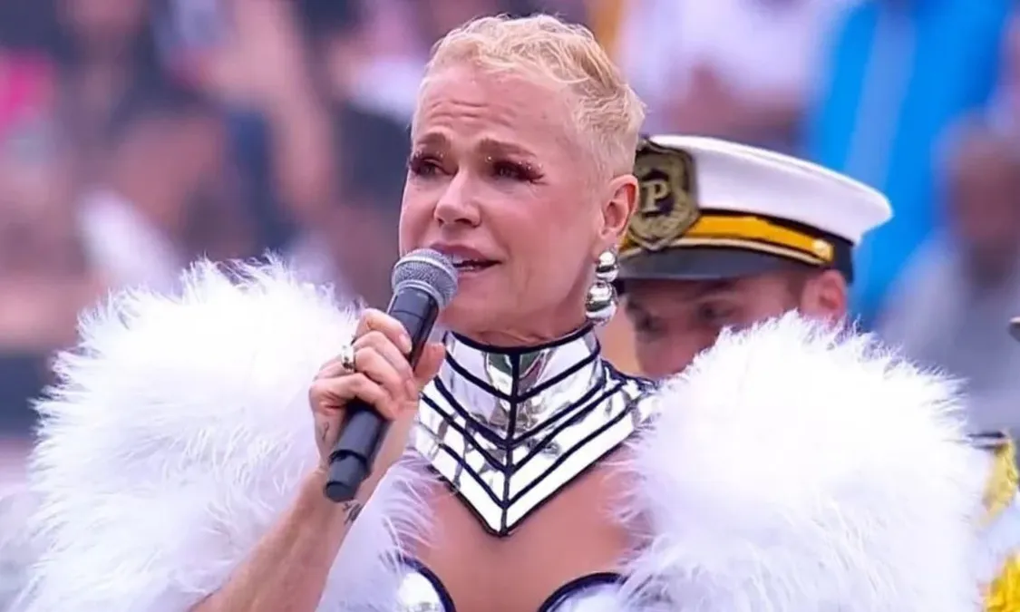 Fã cospe em Xuxa após show e apresentadora toma atitude; veja vídeo