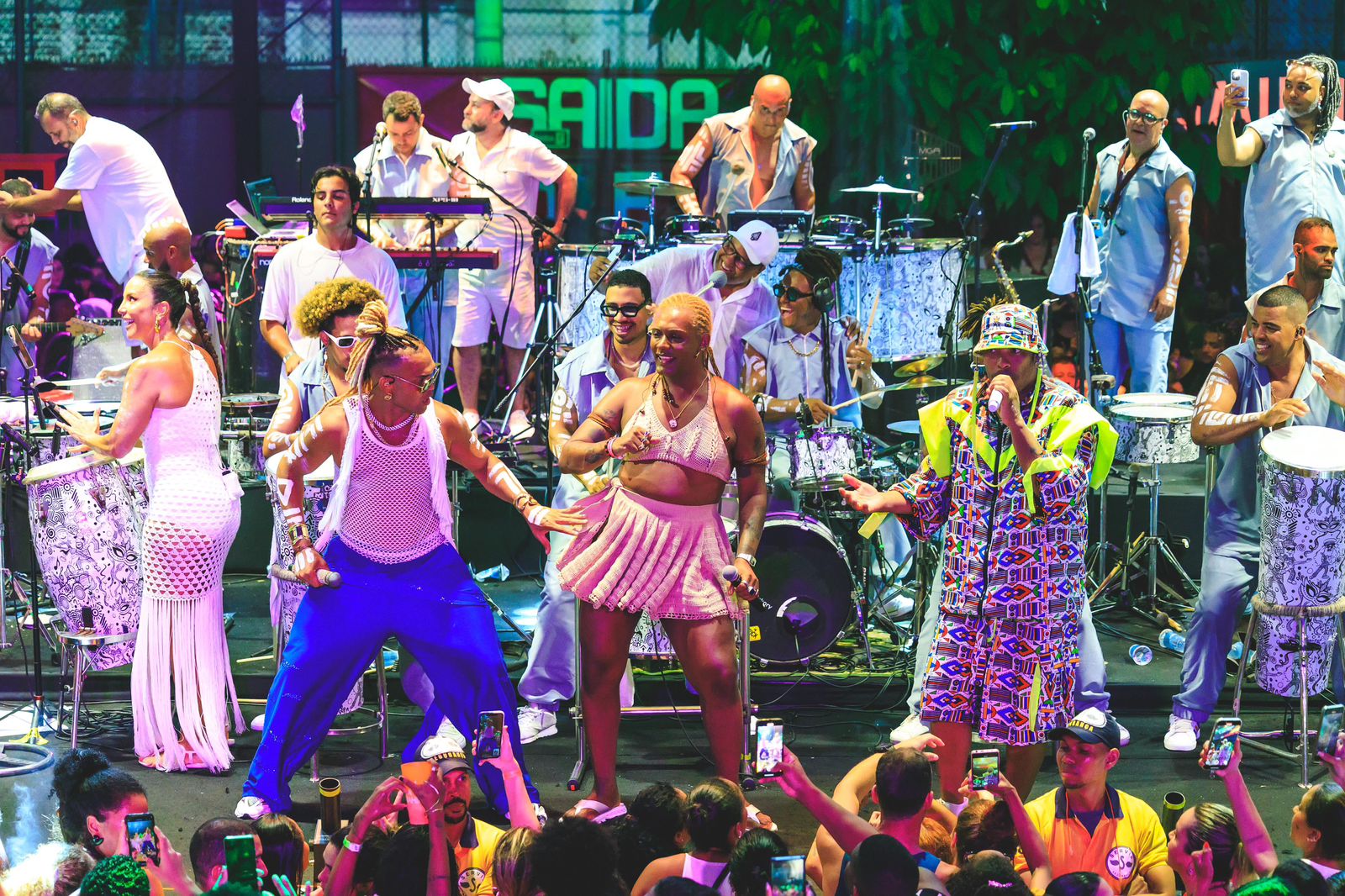 Timbalada recebe Ivete Sangalo e Liniker em 1º ensaio de 2025; FOTOS