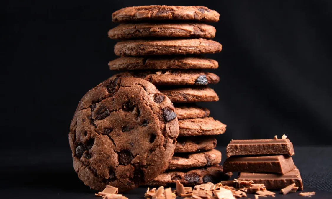 Aprenda a fazer cookies de chocolate fit e sem farinha