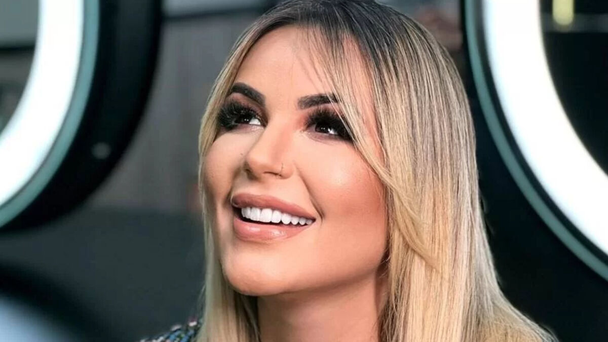 Deolane Bezerra processa Google por associar apelido à imagem dela Deolane Bezerra processa Google por associar apelido à imagem dela