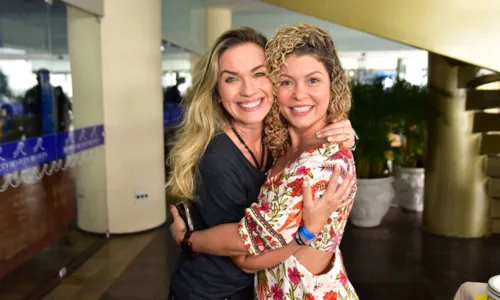 Ex-paquitas, Bárbara Borges e Andrezza Cruz se encontram em feijoada