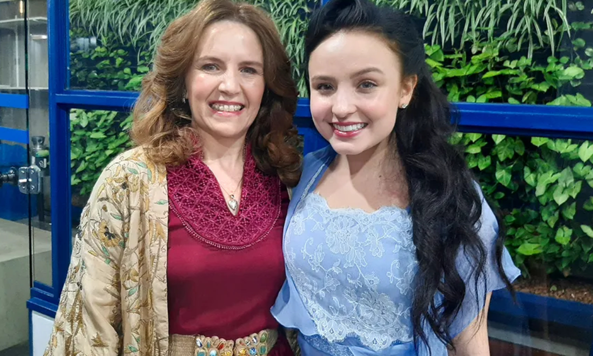 Larissa Manoela fala sobre briga com a mãe: 'Tenho uma nova família'