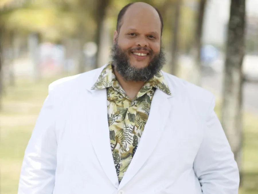 Ed Motta completa 52 anos nesta quinta (17); relembre sucessos