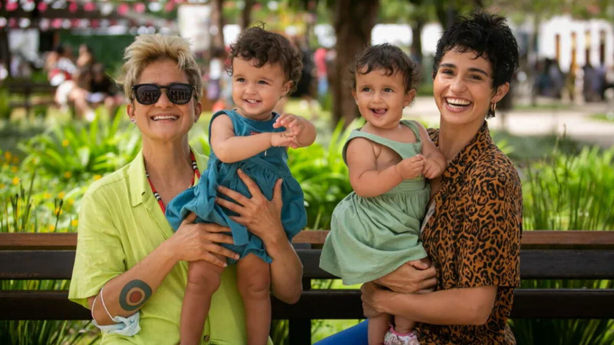 Nanda Costa faz 37 anos e é homenageada pela esposa: 'minha casa'