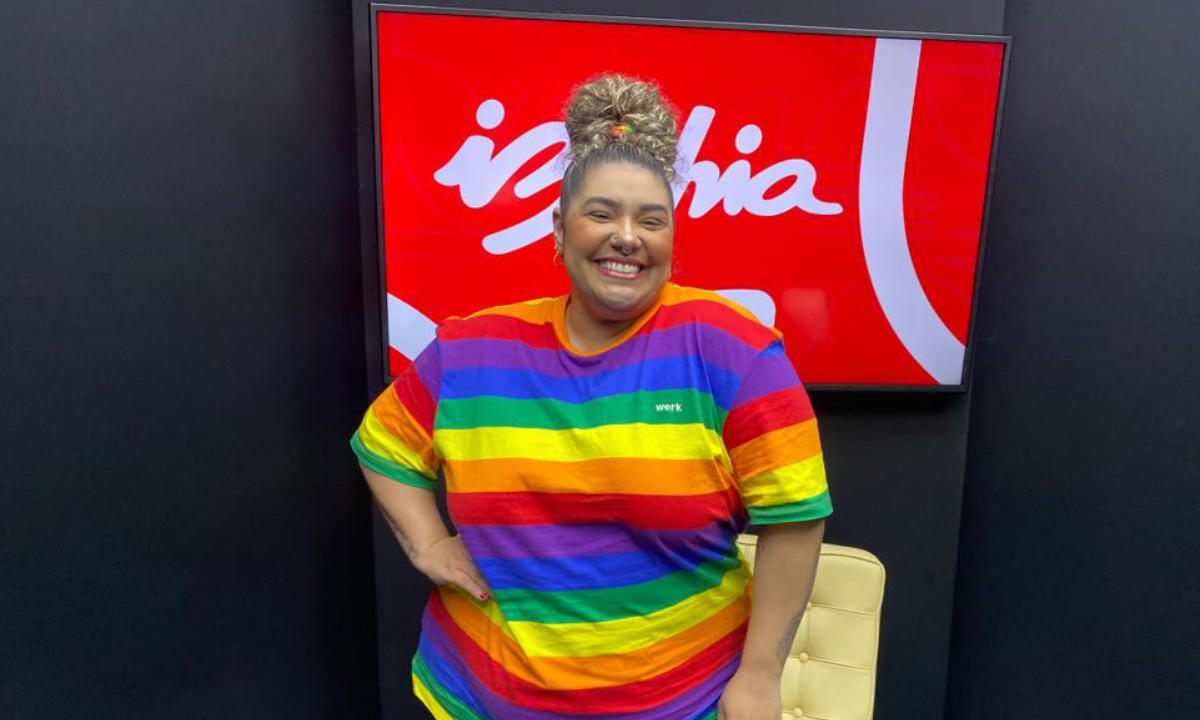 Aila Menezes reivindica lugar no pagode e exalta corpos fora do padrão