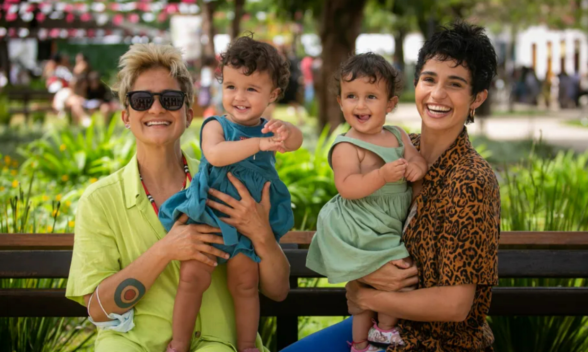 Nanda Costa faz 37 anos e é homenageada pela esposa: 'minha casa'