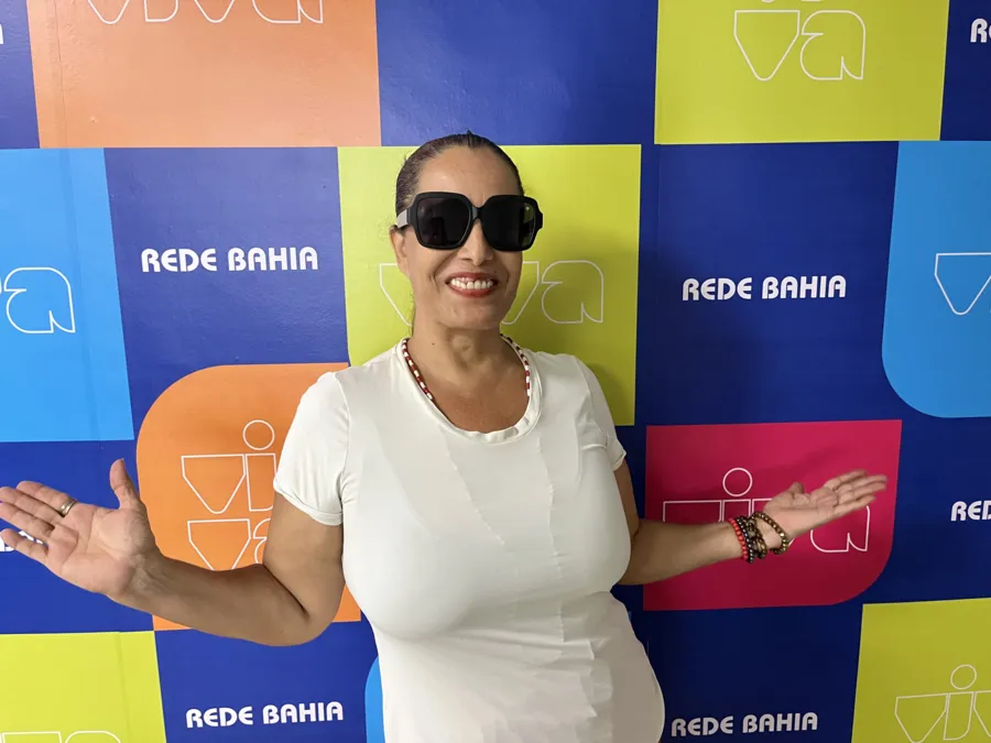 Sarajane celebra 40 anos de carreira: 'nunca quis o glamour'