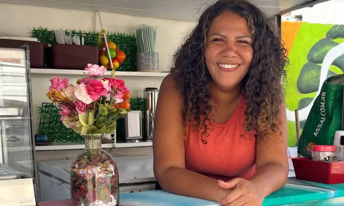 Ex de Davi, Mani Reggo anuncia reabertura de barraca em Salvador