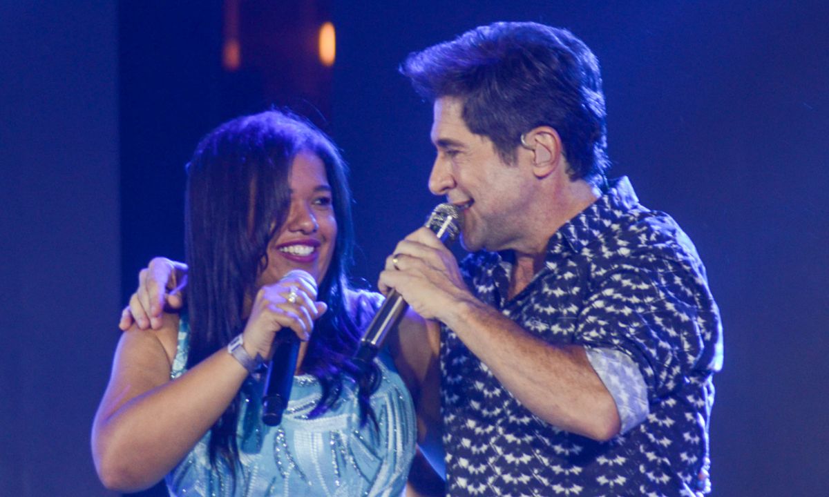 FOTOS: Daniel canta com filha de João Paulo em show comemorativo