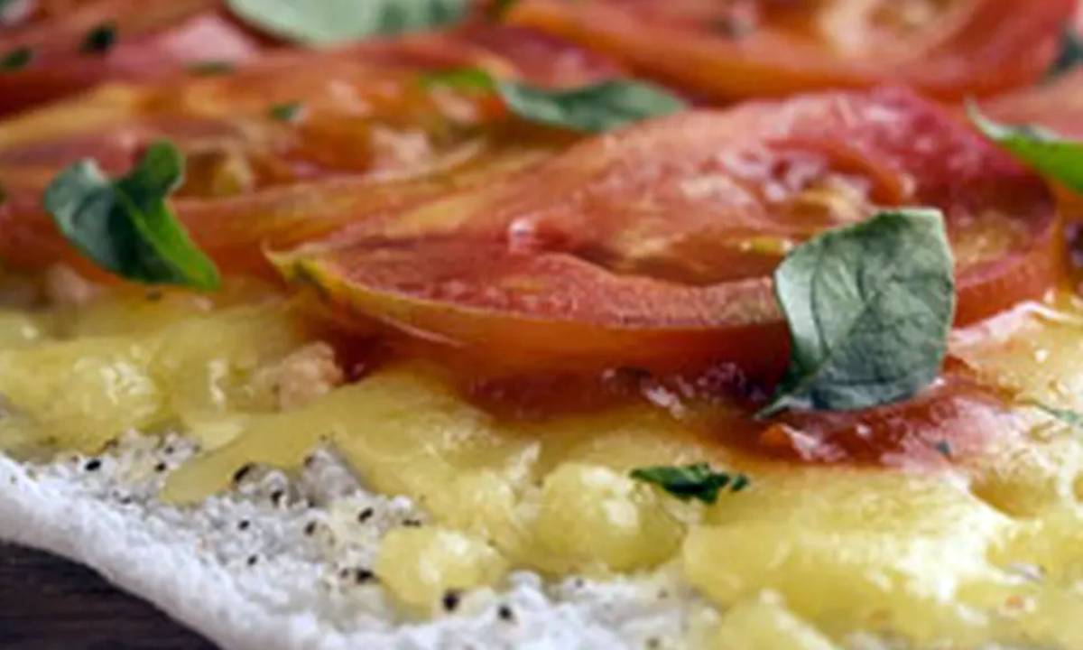 Pizza de Tapioca? Aprenda receita inusitada que tem 2 ingredientes