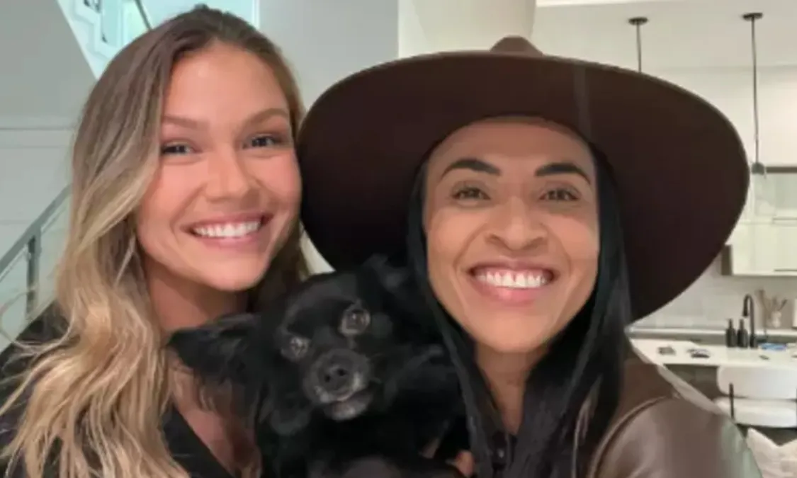 Marta se declara para namorada e revela apelido carinhoso