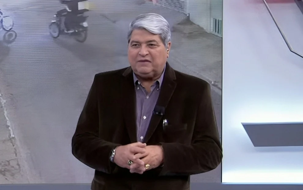 Datena estreia no SBT empatando com o filho, mas distante da Record