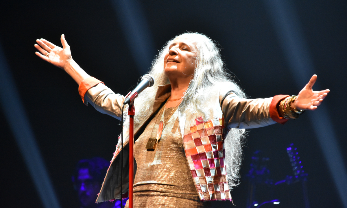 Maria Bethânia completa 60 anos de uma carreira repleta de sucessos
