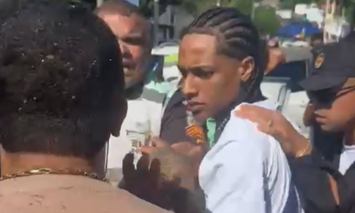 Rapper Oruam é preso após fugir da polícia no Rio de Janeiro