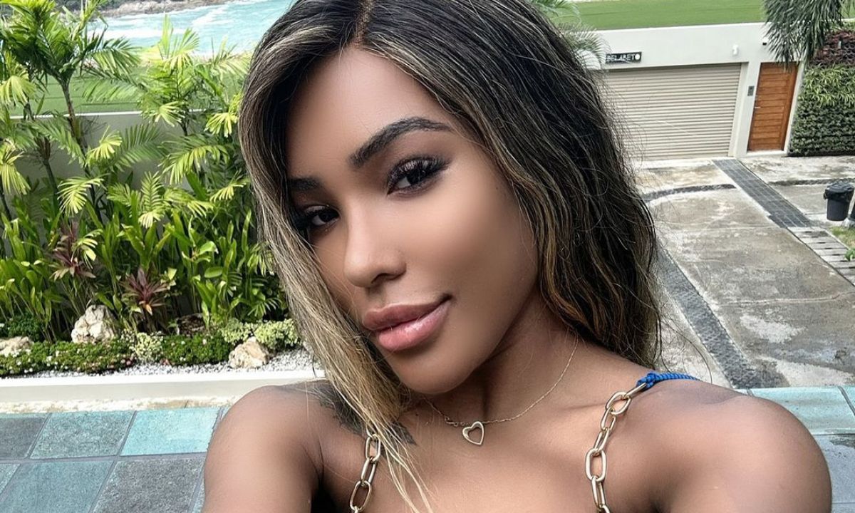 A Fazenda 2025: quem é Carol Lekker, campeã do miss bumbum 2022
