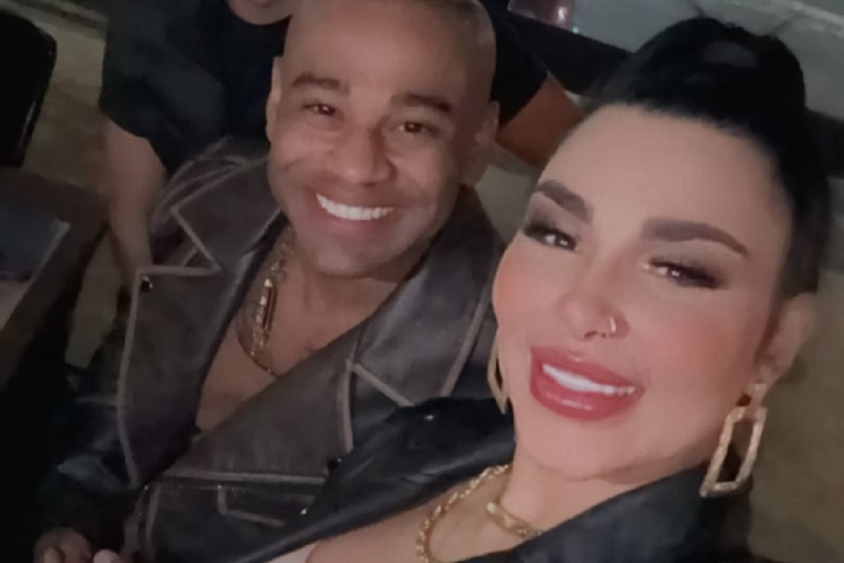 Jenny Miranda e Cezar Black protagonizam momento íntimo durante jantar