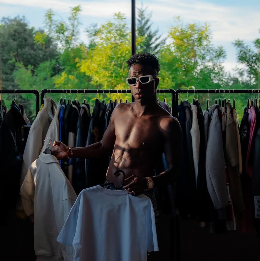Vini Jr tem dia de modelo e ganha elogio indiscreto de Virginia; fotos ...