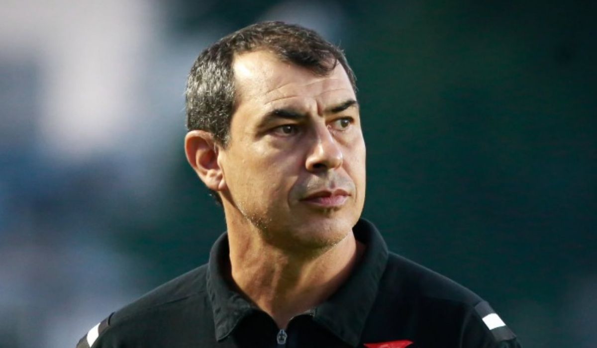 Vitória define novo técnico após demissão de Carpini