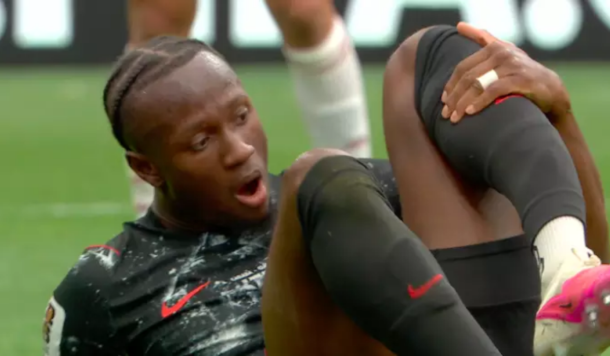 Jogador do Canadá quebra a perna em partida da Copa do Mundo; assista