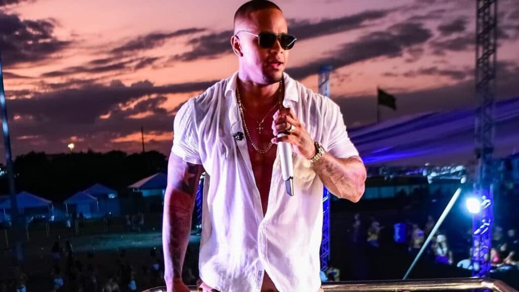 Leo Santana é convidado especial em show de J Balvin no Rio de Janeiro