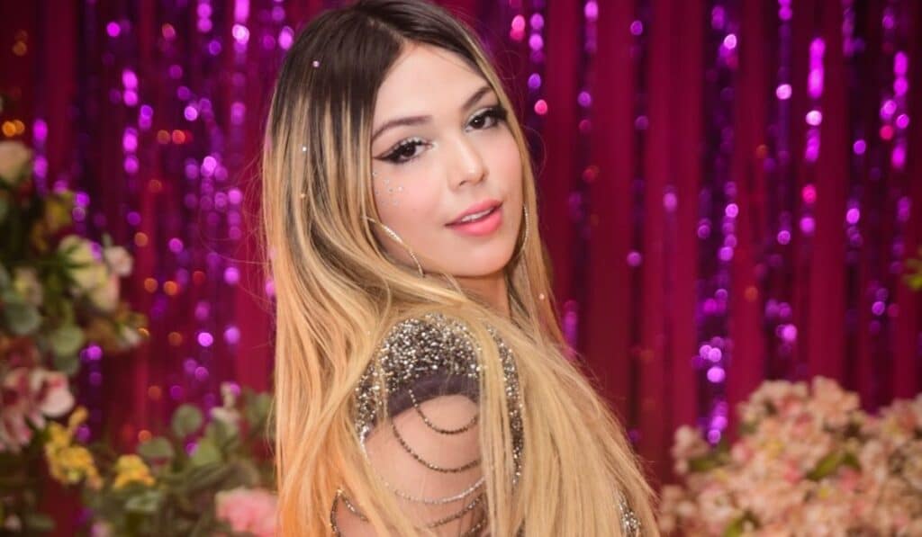 Melody ganha carrão de luxo avaliado em R$ 1,3 milhão em festa de 15 anos